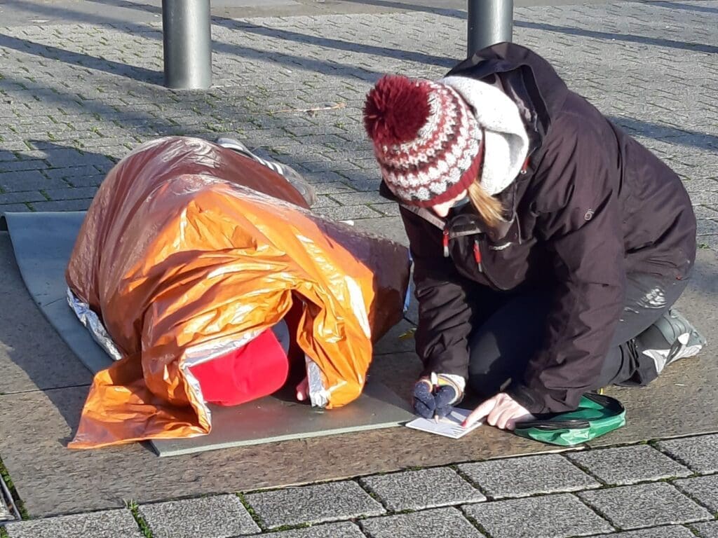 Monitoring vital signs in a casualty - First Aid Training Cooperative